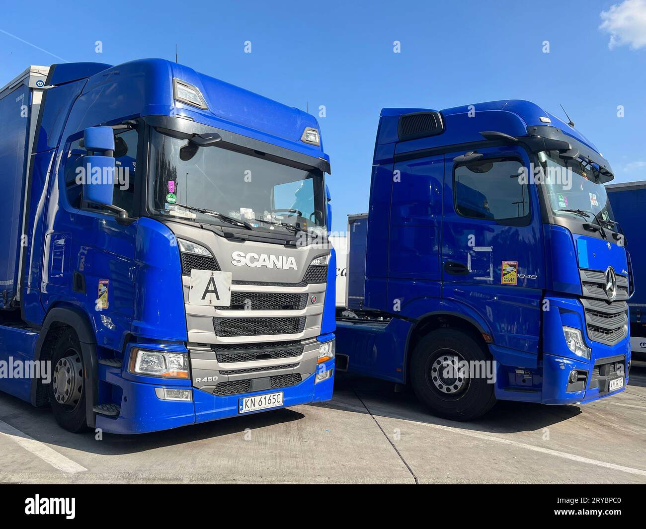 Das Banner sind abgehängt, der Streik der LKW Fahrer der Mazur ...