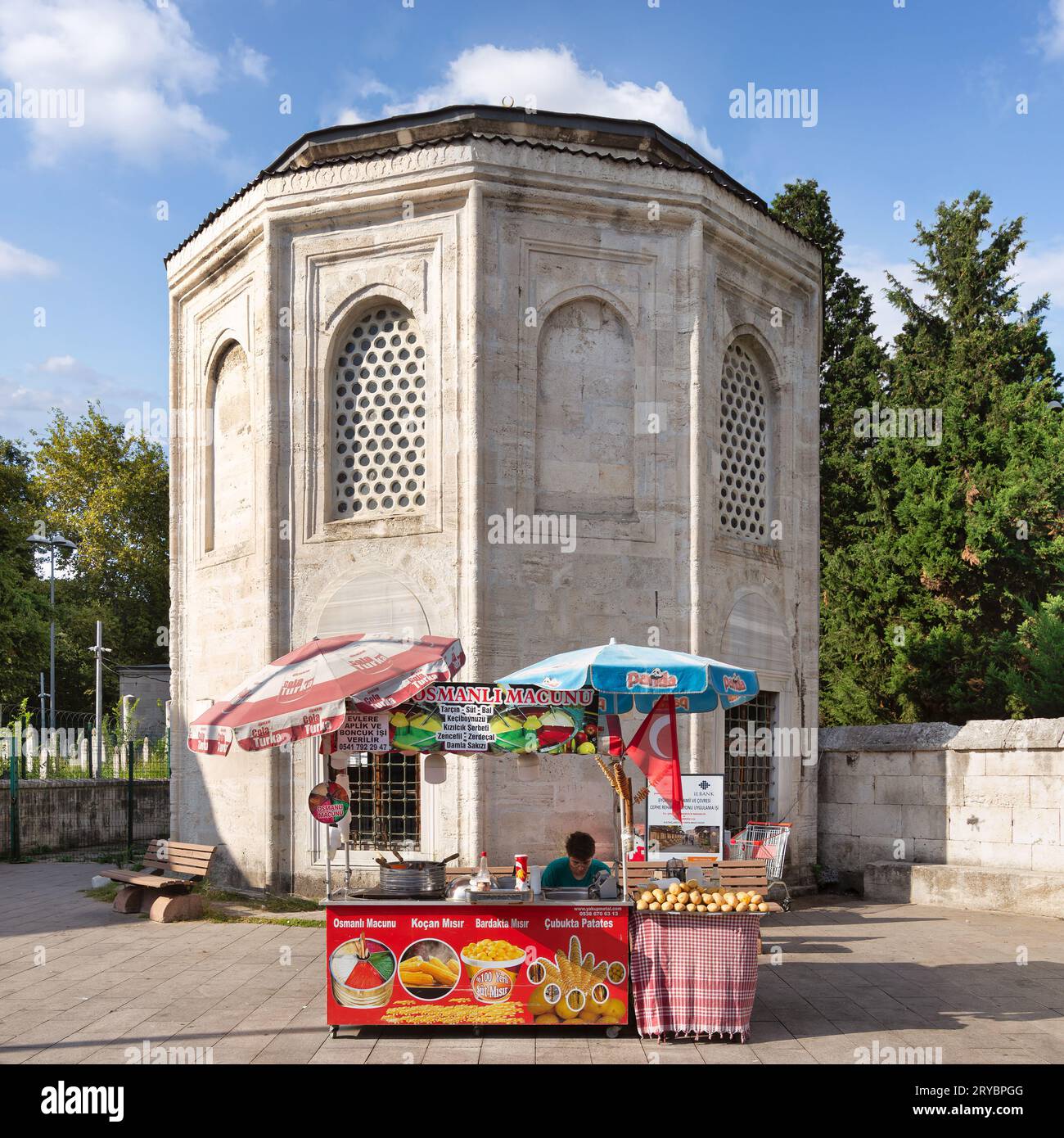 Istanbul, Turkey - September 1, 2022: Young man selling corn, potatoes ...