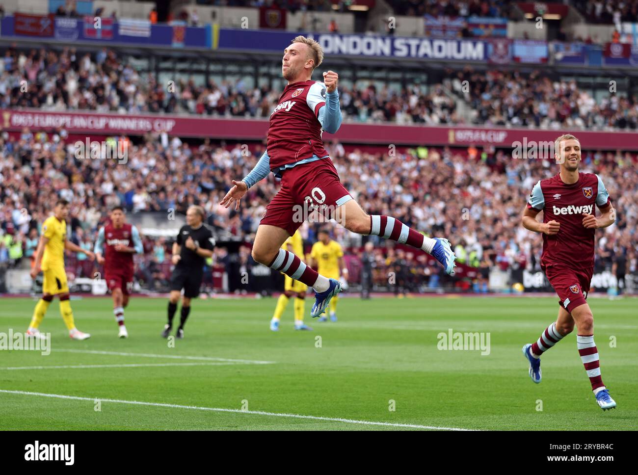 West Ham United's Jarrod Bowen celebrates scoring their side's first ...