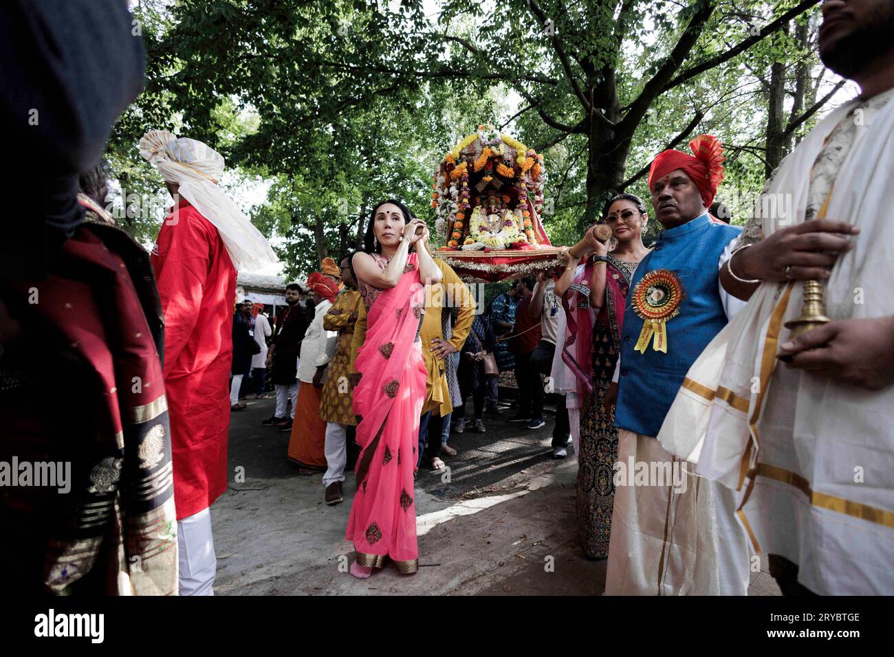 Berlin, Germany. 30th Sep, 2023. Participants celebrate the festival in ...