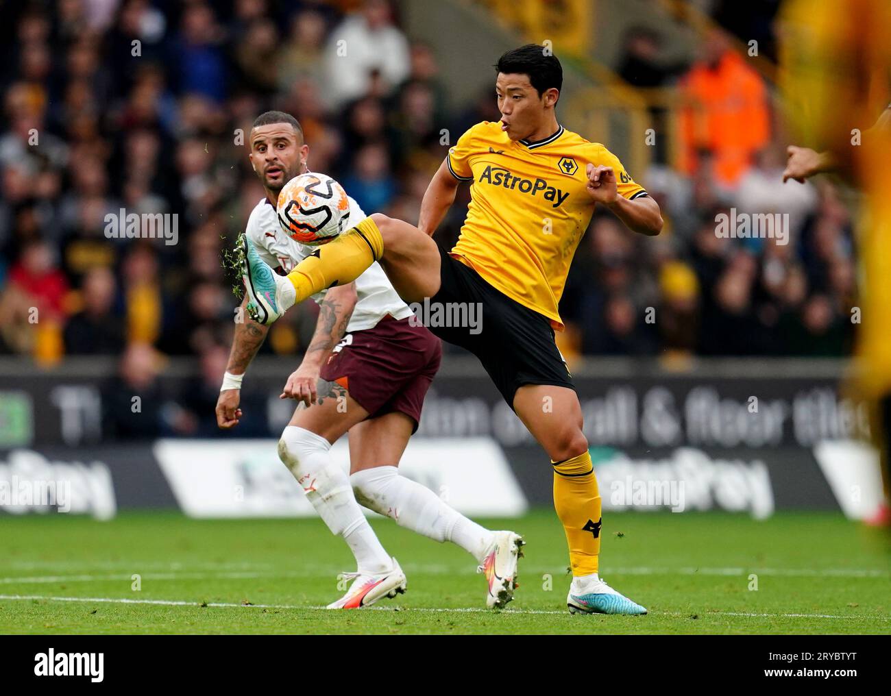 Manchester City's Kyle Walker (left) and Wolverhampton Wanderers' Hwang ...