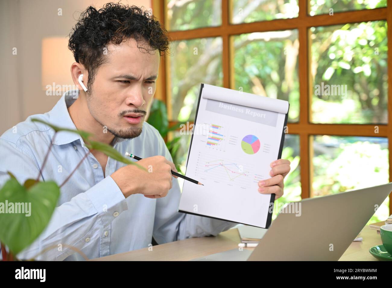 Working with paper hi-res stock photography and images - Alamy