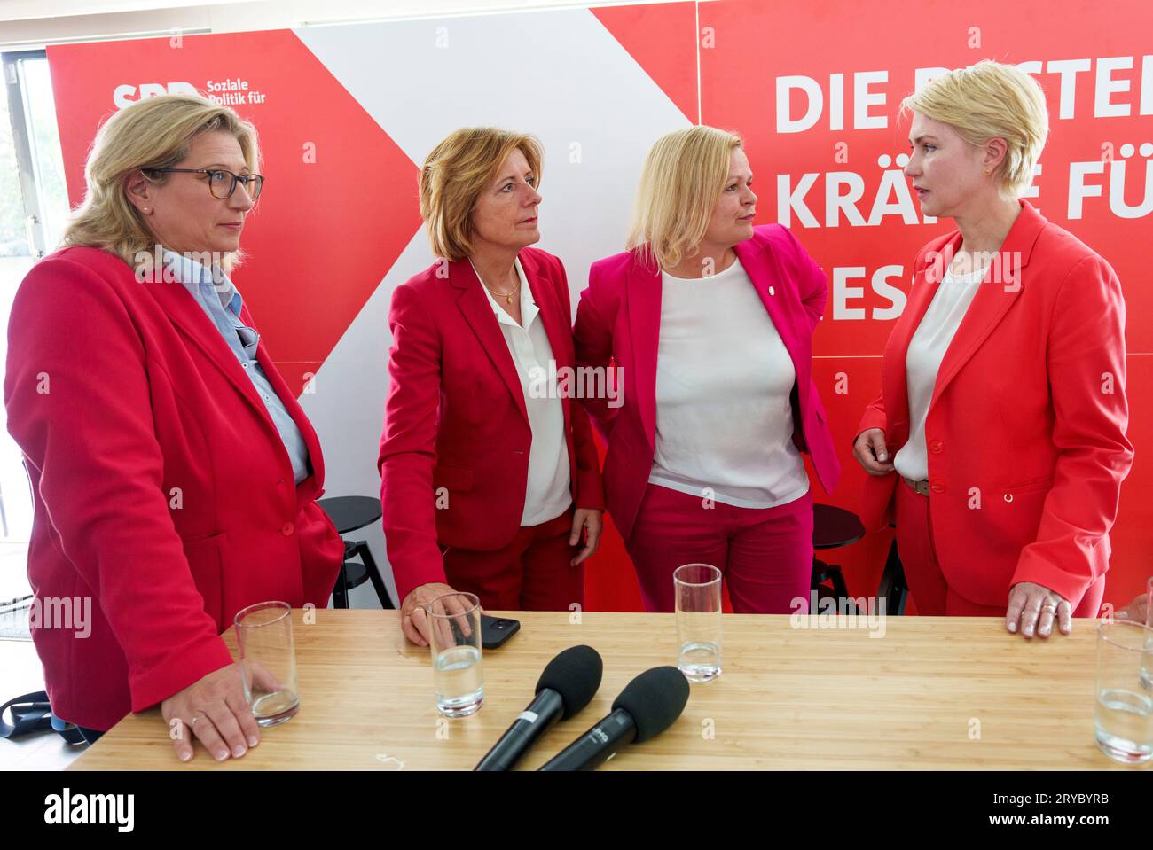 30 September 2023, Hesse, Frankfurt/Main: Anke Rehlinger (all SPD, l-r), Minister President of ...