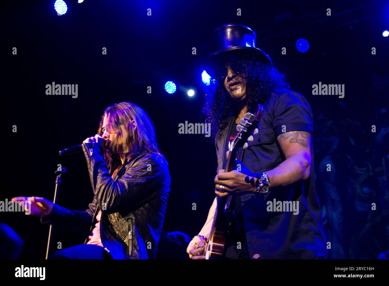 Myles kennedy and slash hi-res stock photography and images - Alamy