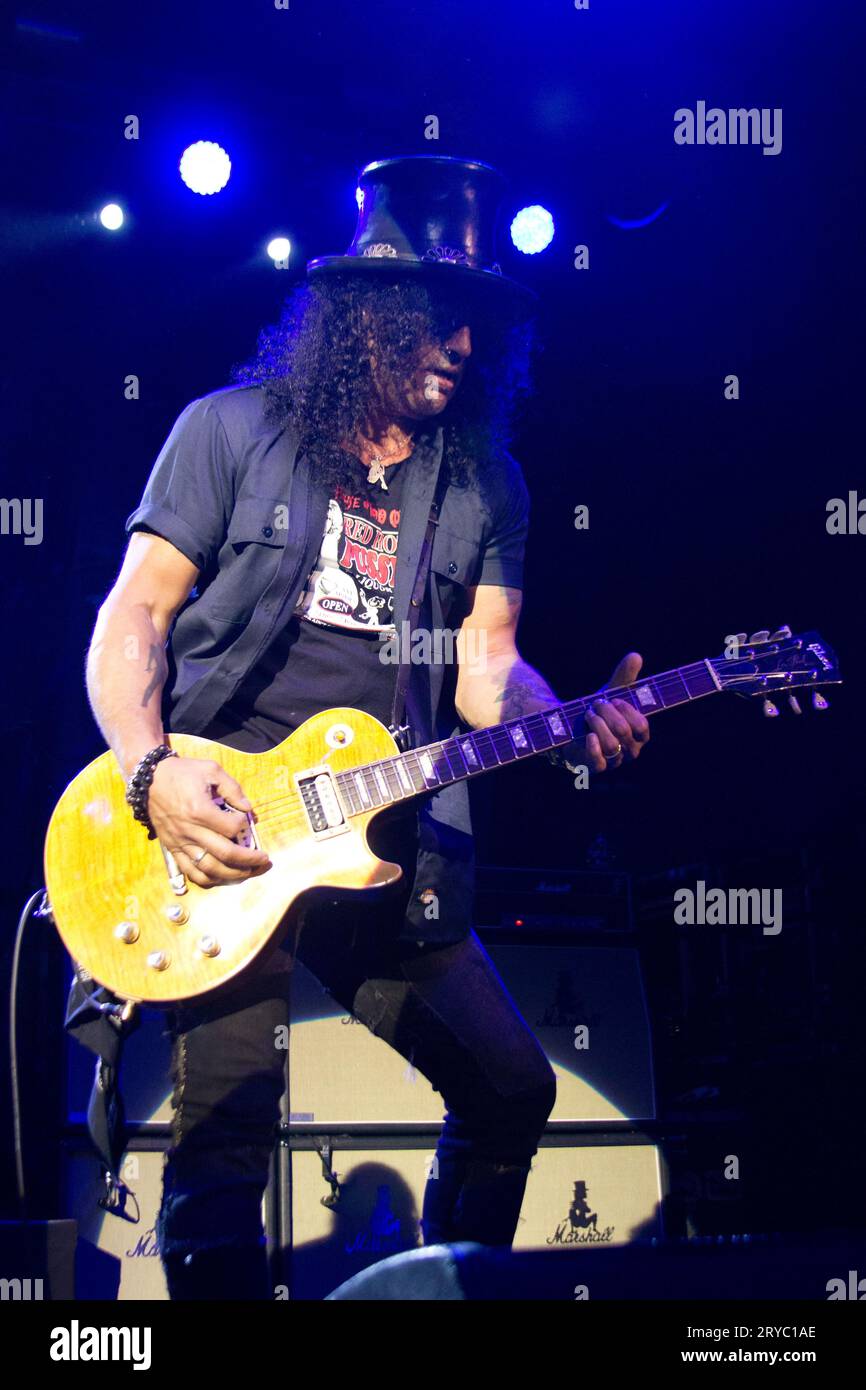 Slash gunsnroses hi-res stock photography and images - Alamy