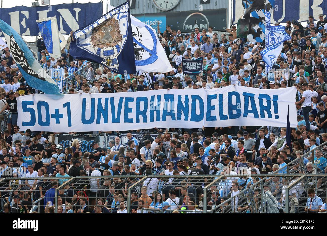 Ein banner der fans in der westkurve hi-res stock photography and ...
