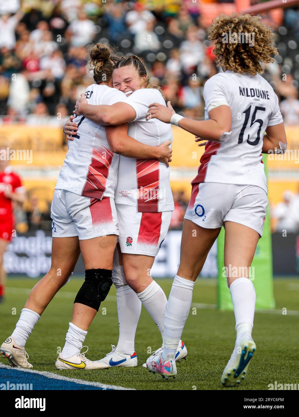 England's Amber Reed (left) celebrates with team-mates Sarah Bern ...
