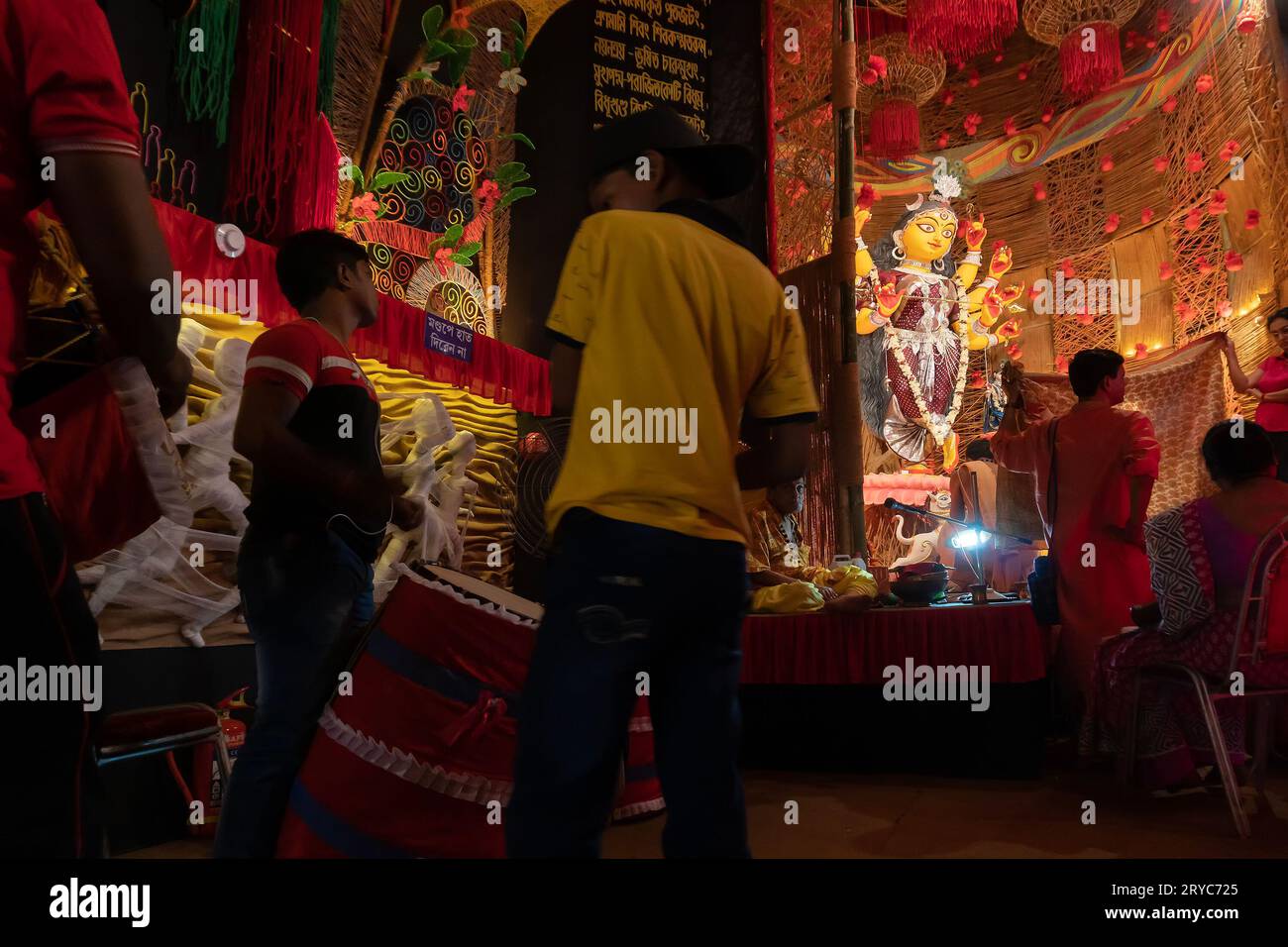 Dhaaki with dhaak hi-res stock photography and images - Alamy