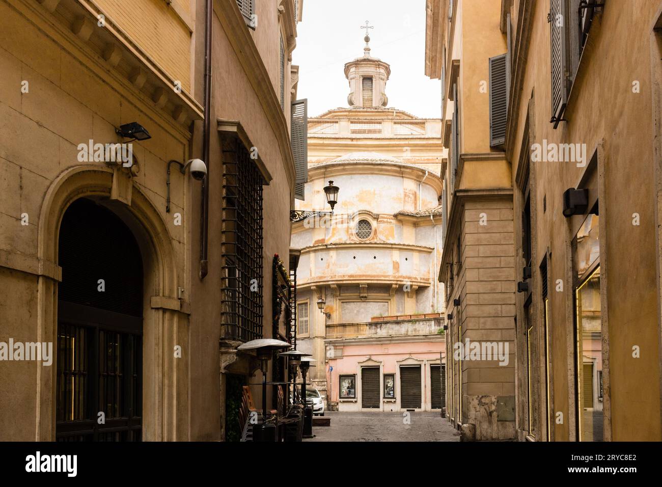 Alleys of Rome: historical buildings and church Stock Photo - Alamy