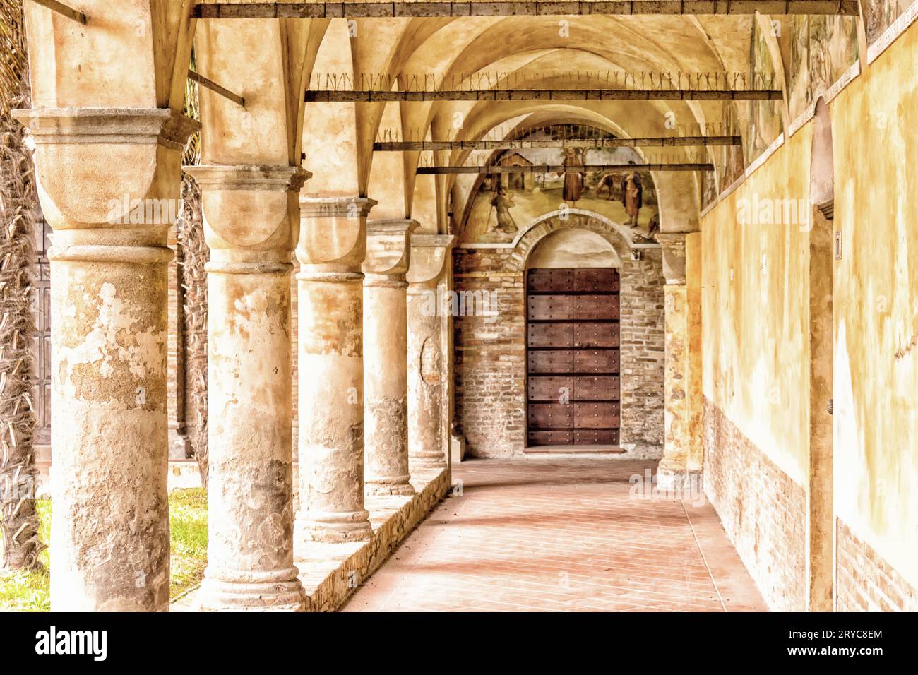 Archs and colonnade of Italian cloister Stock Photo - Alamy