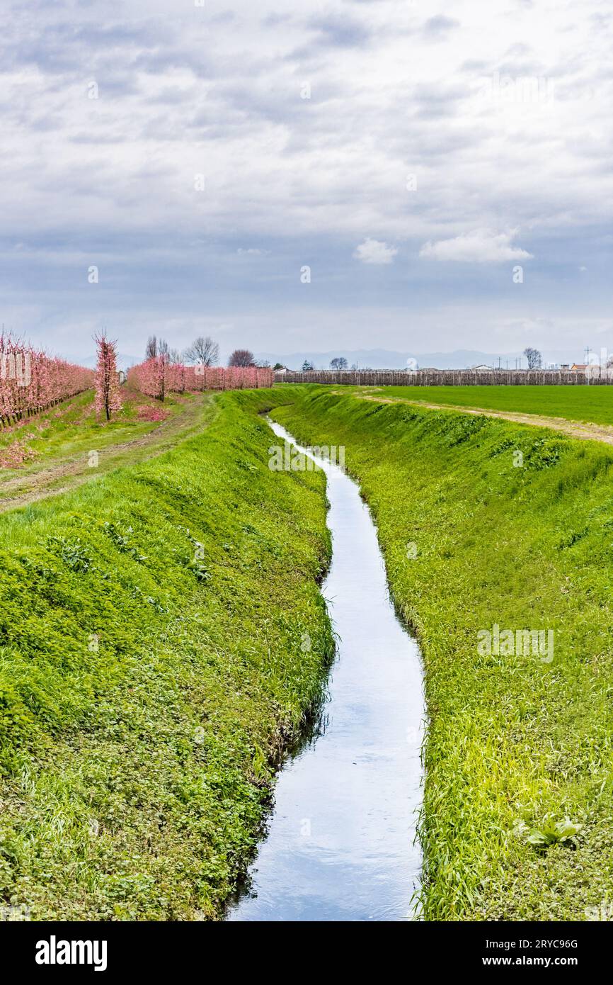 Channels through fields hi-res stock photography and images - Alamy