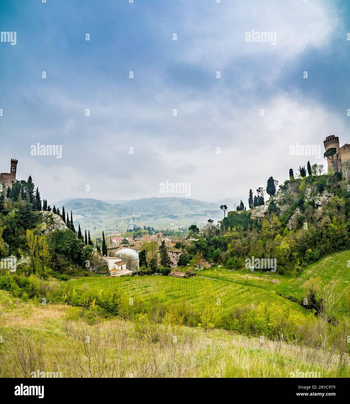 The green countryside around the fortress Stock Photo - Alamy