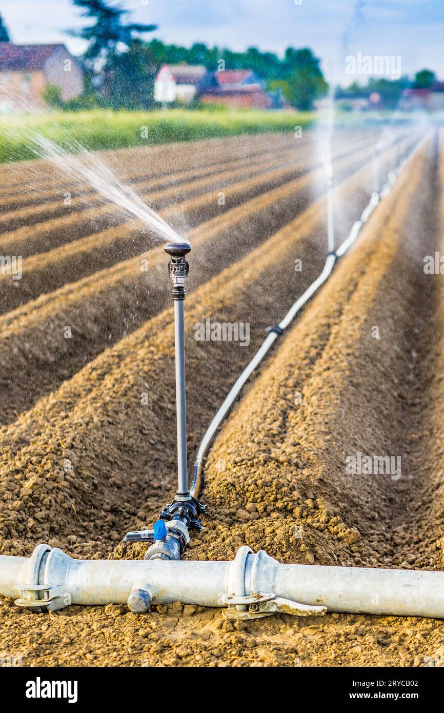 Industrial farm fields irrigation hi-res stock photography and images ...