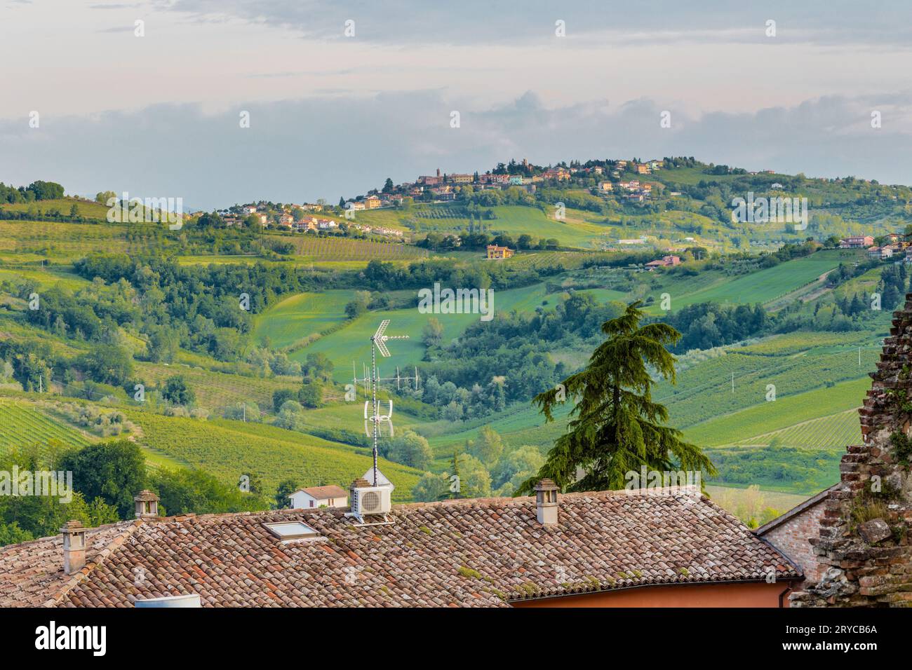Hilly houses hi-res stock photography and images - Alamy