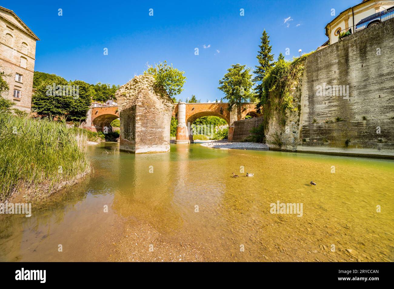 River under twelfth century bridge Stock Photo - Alamy