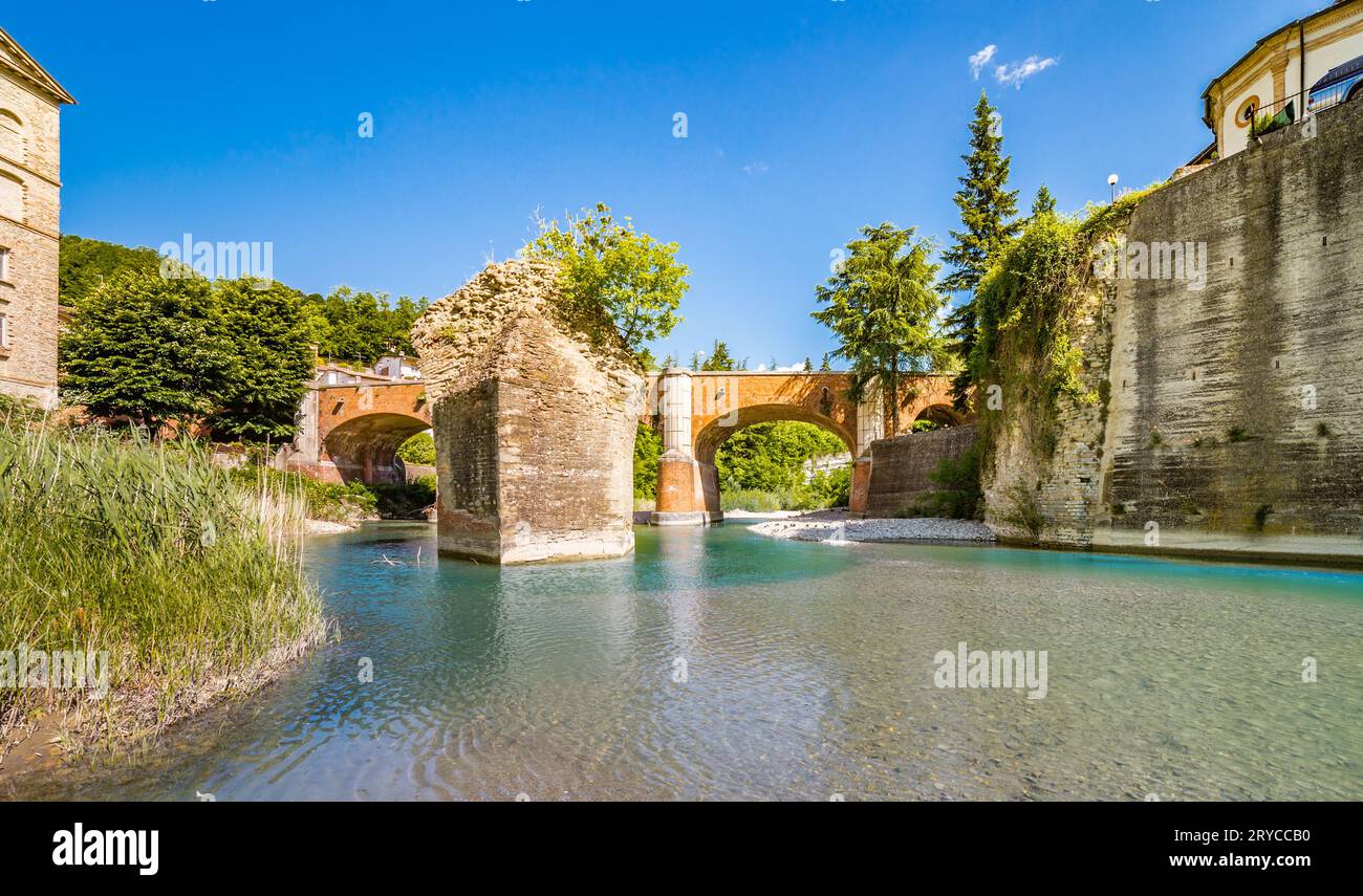 River under twelfth century bridge Stock Photo - Alamy