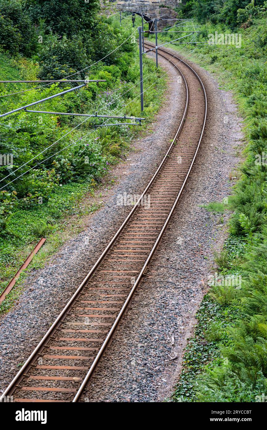 An empty single track railway line Stock Photo - Alamy