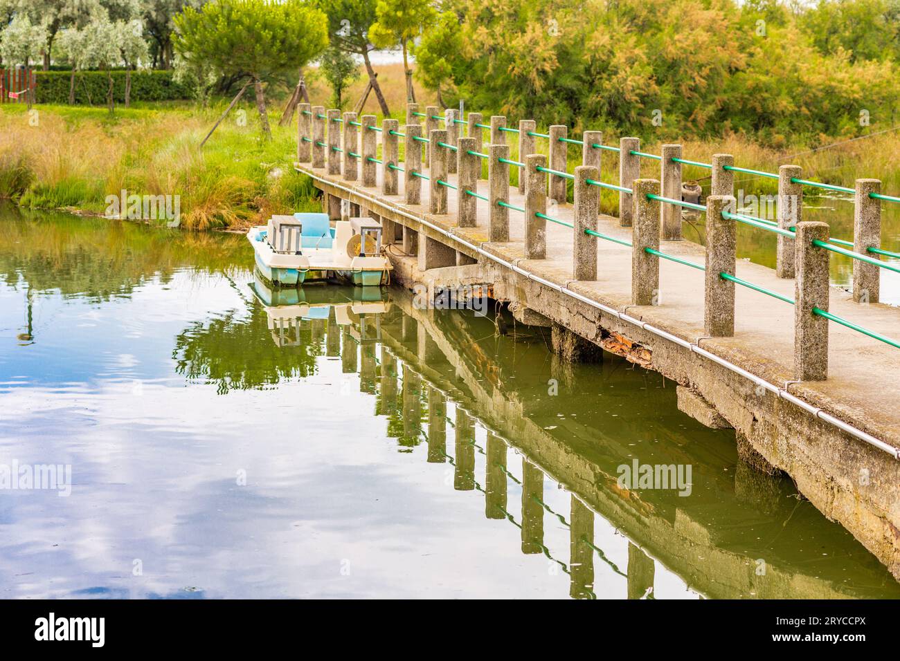 With boards bridge hi-res stock photography and images - Alamy