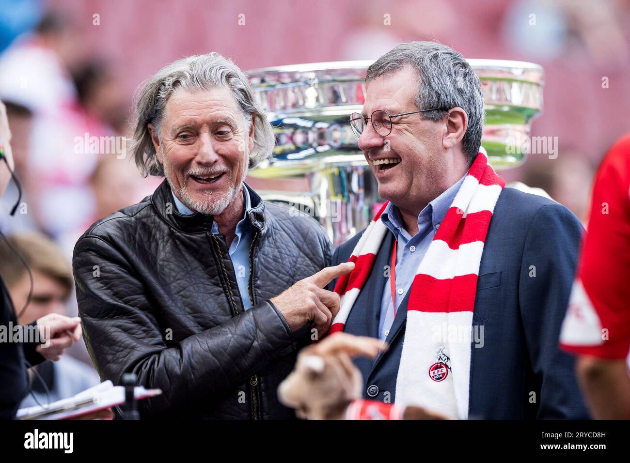 Toni Schumacher (Botschafter EM Stadt Koeln) lachend mit Dr. Werner ...