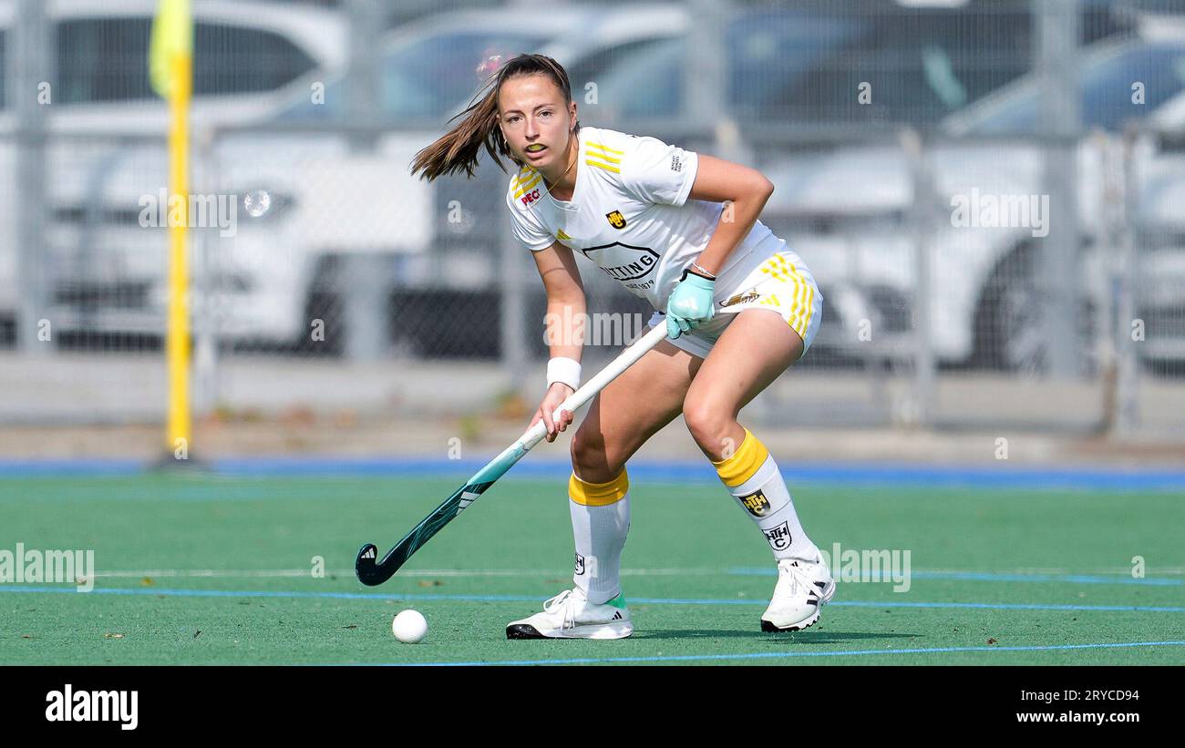 Mannheim, Deutschland. 30th Sep, 2023. Fenja Poppe (HTHC, 12), am Ball ...