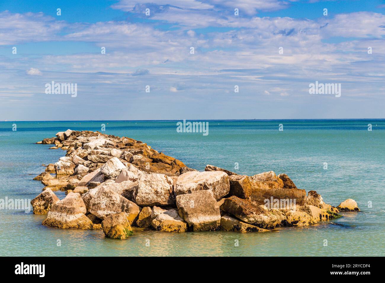 Breakwater rocks hi-res stock photography and images - Alamy