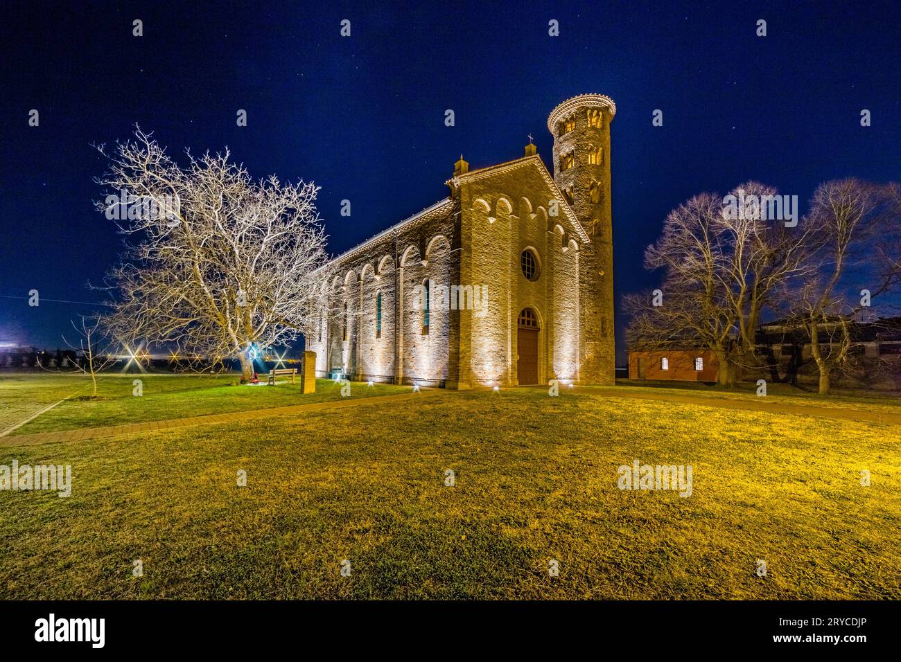 Night view parish church hi-res stock photography and images - Alamy