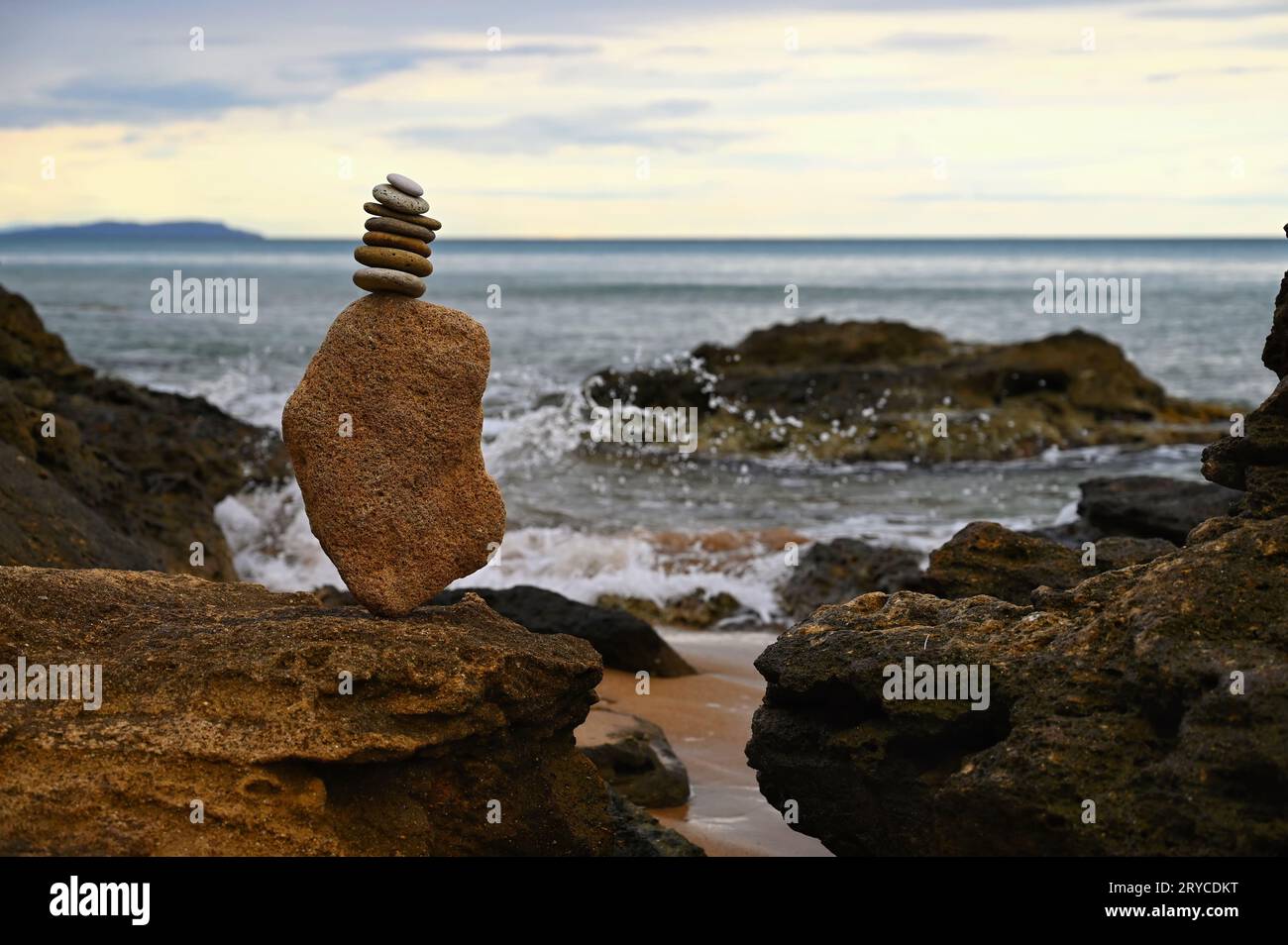 Pyramid mounds hi-res stock photography and images - Alamy