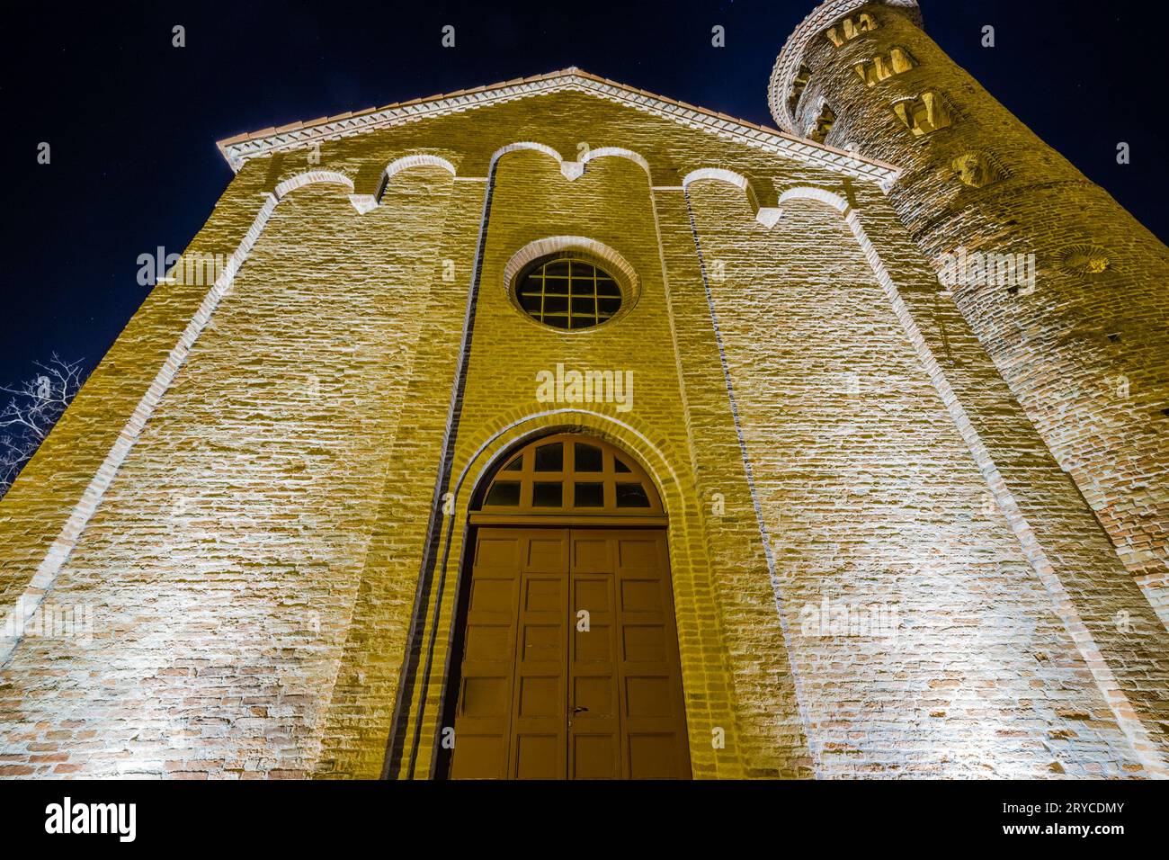 Night view brick walls hi-res stock photography and images - Alamy