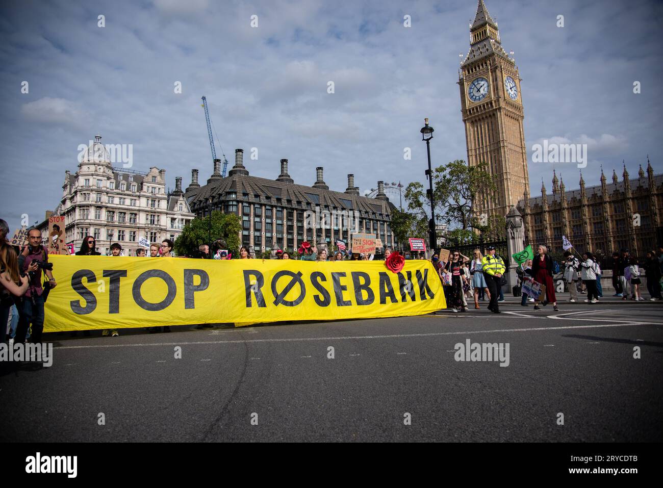 London, UK. 30th Sep, 2023. Protestors march with a large banner during ...
