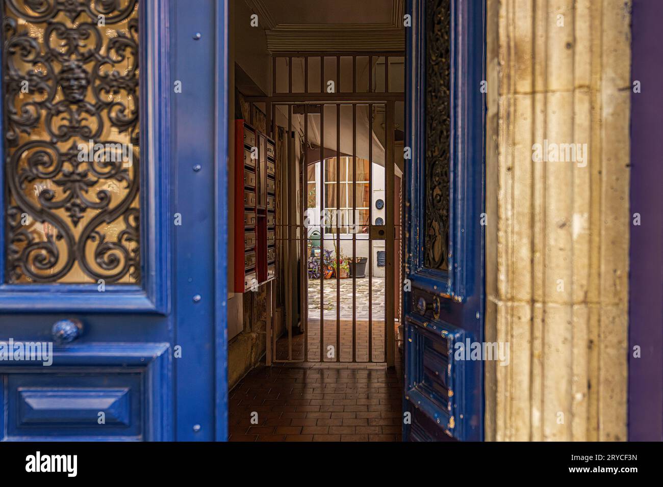 Paris gates hi-res stock photography and images - Alamy