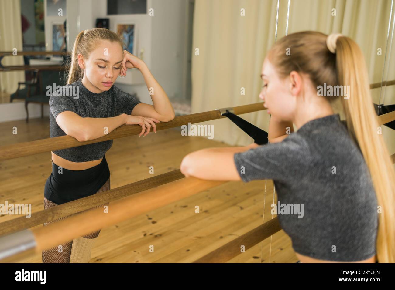 Side view ballerina training hi-res stock photography and images - Alamy