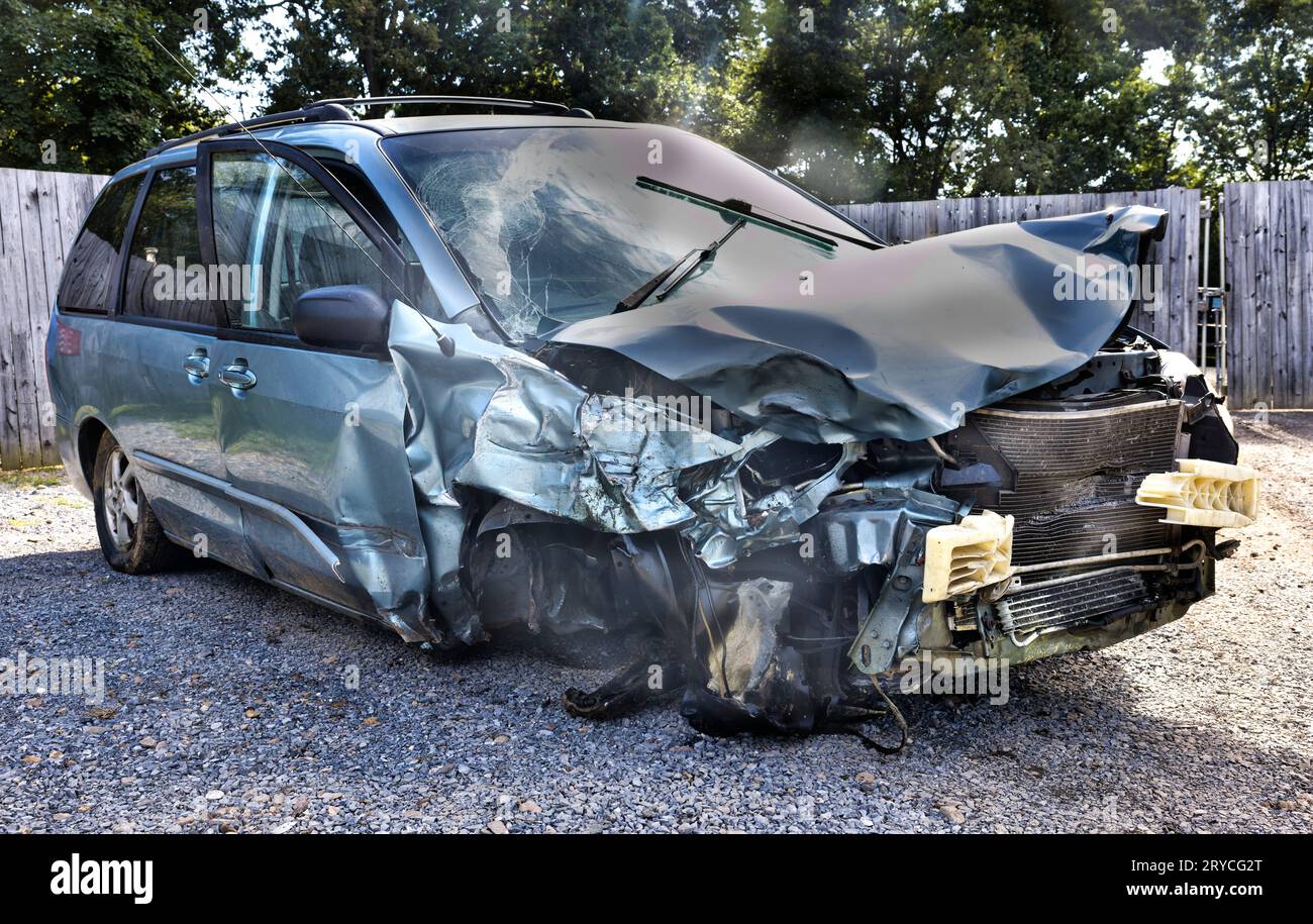 Head on collision hi-res stock photography and images - Alamy