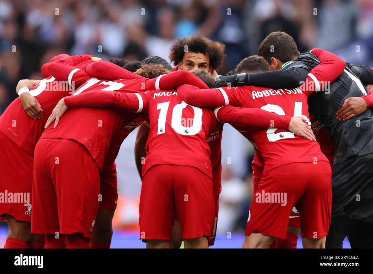 Tottenham hotspur team huddle hi-res stock photography and images - Alamy