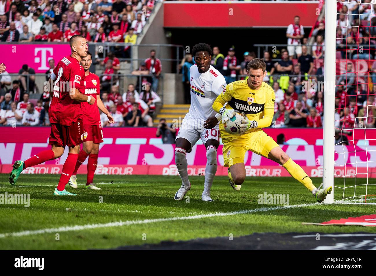Koeln, Deutschland. 30th Sep, 2023. Zweikampf Faride Alidou (1. FC Koeln, #40), Alexander Nuebel ...