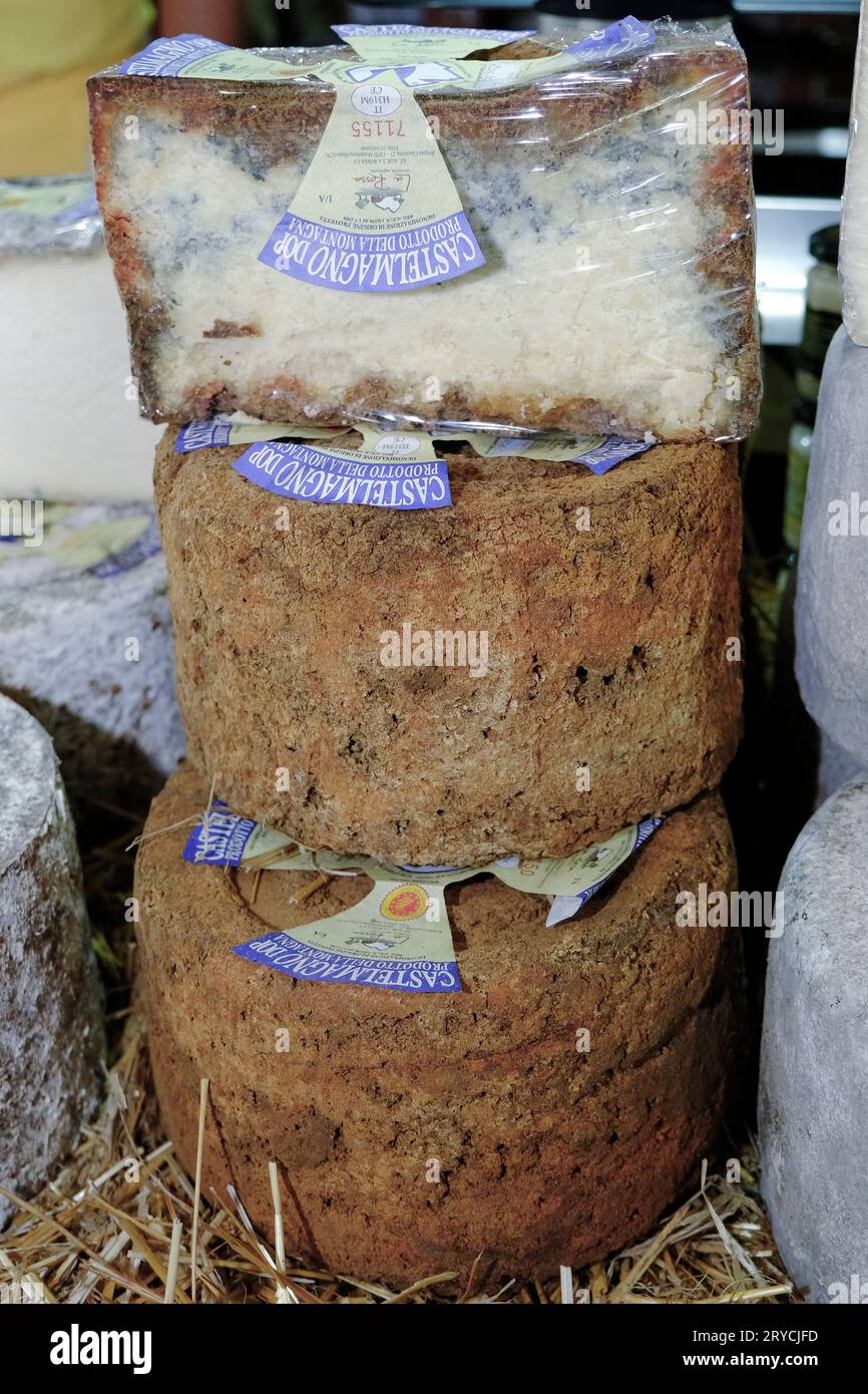 Italy, piedmontese raw milk cheese Stock Photo - Alamy