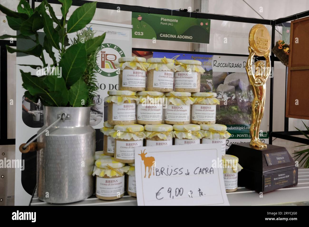 Italy, piedmontese raw milk cheese Stock Photo - Alamy