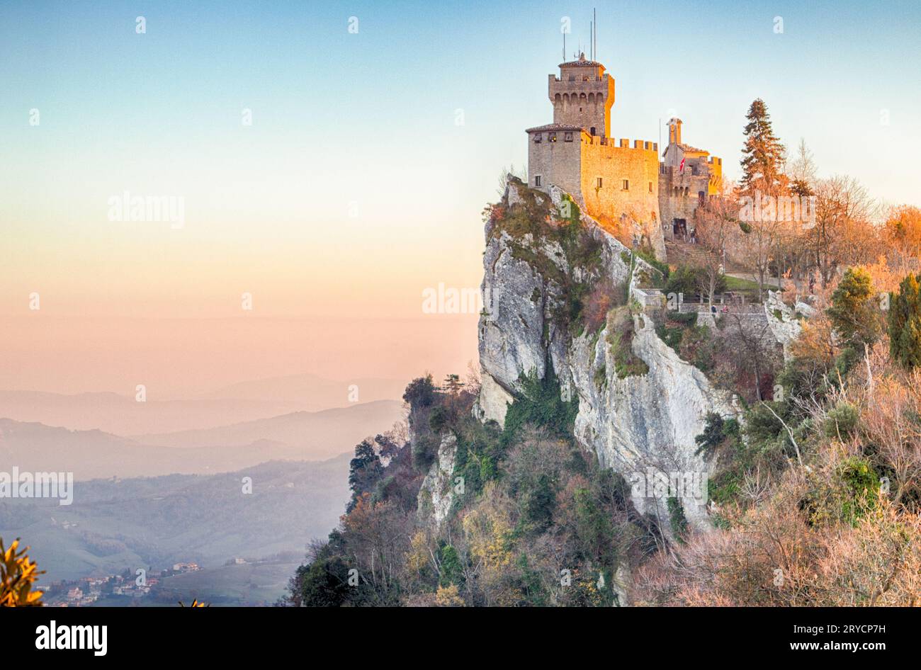 Fifteenth century architecture hi-res stock photography and images - Alamy