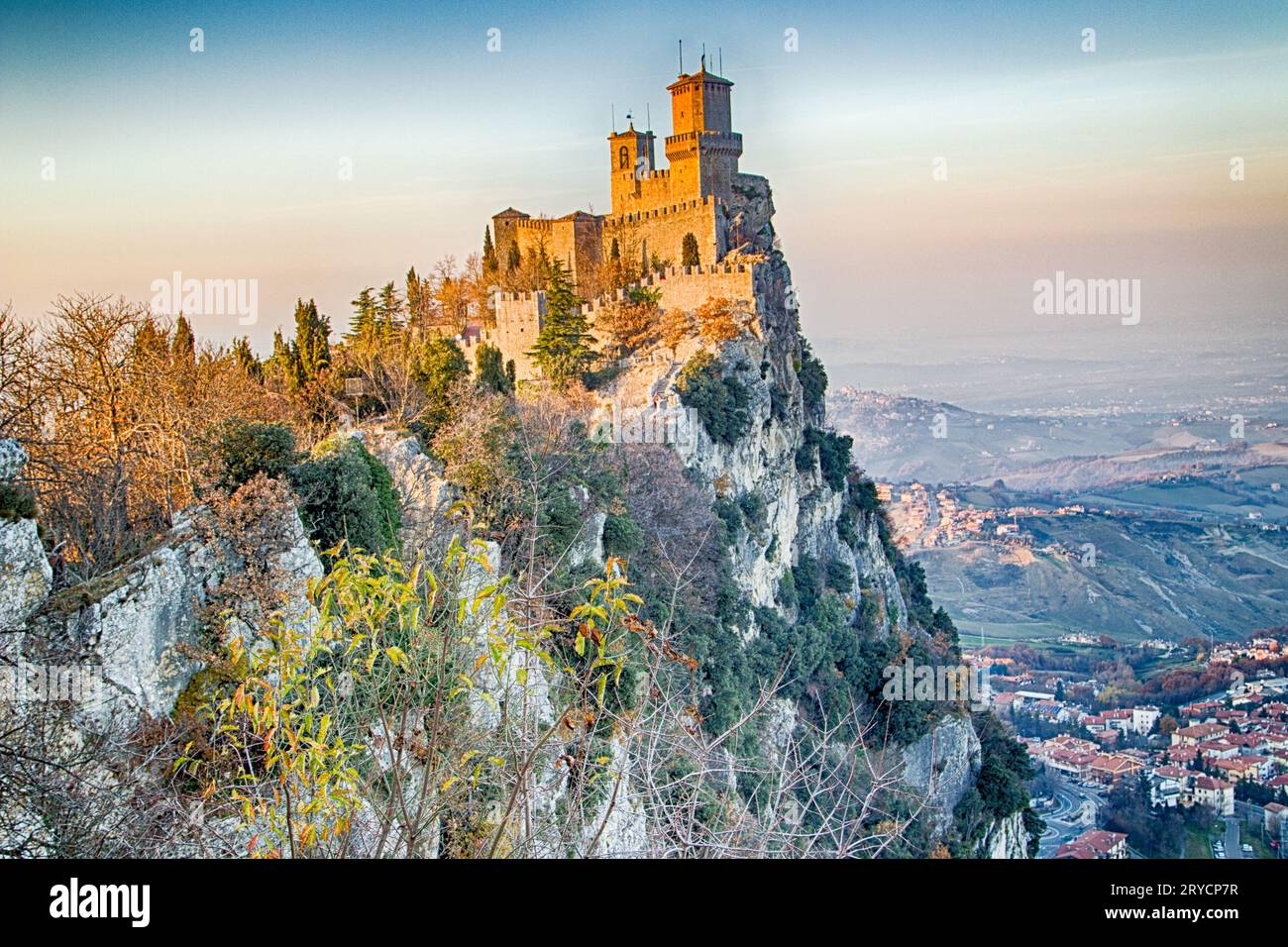 Crenellated brick wall hi-res stock photography and images - Alamy