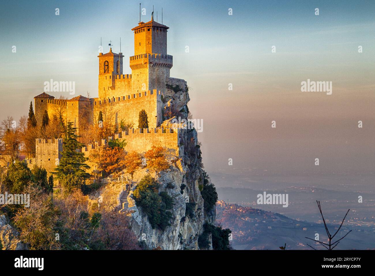Crenellated brick wall hi-res stock photography and images - Alamy