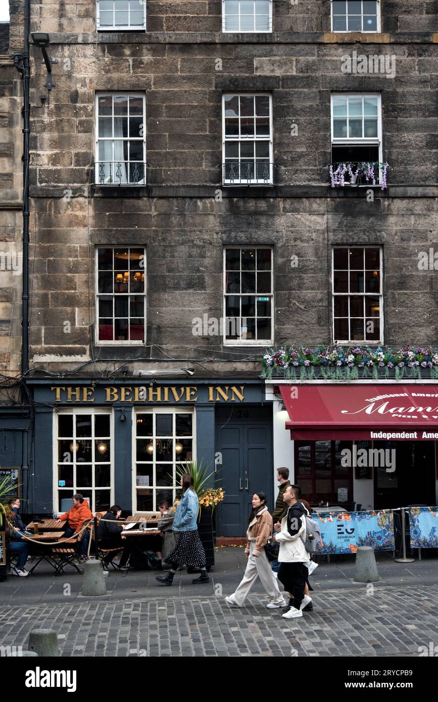 The Beehive Inn public house exterior in The Grassmarket, Edinburgh ...