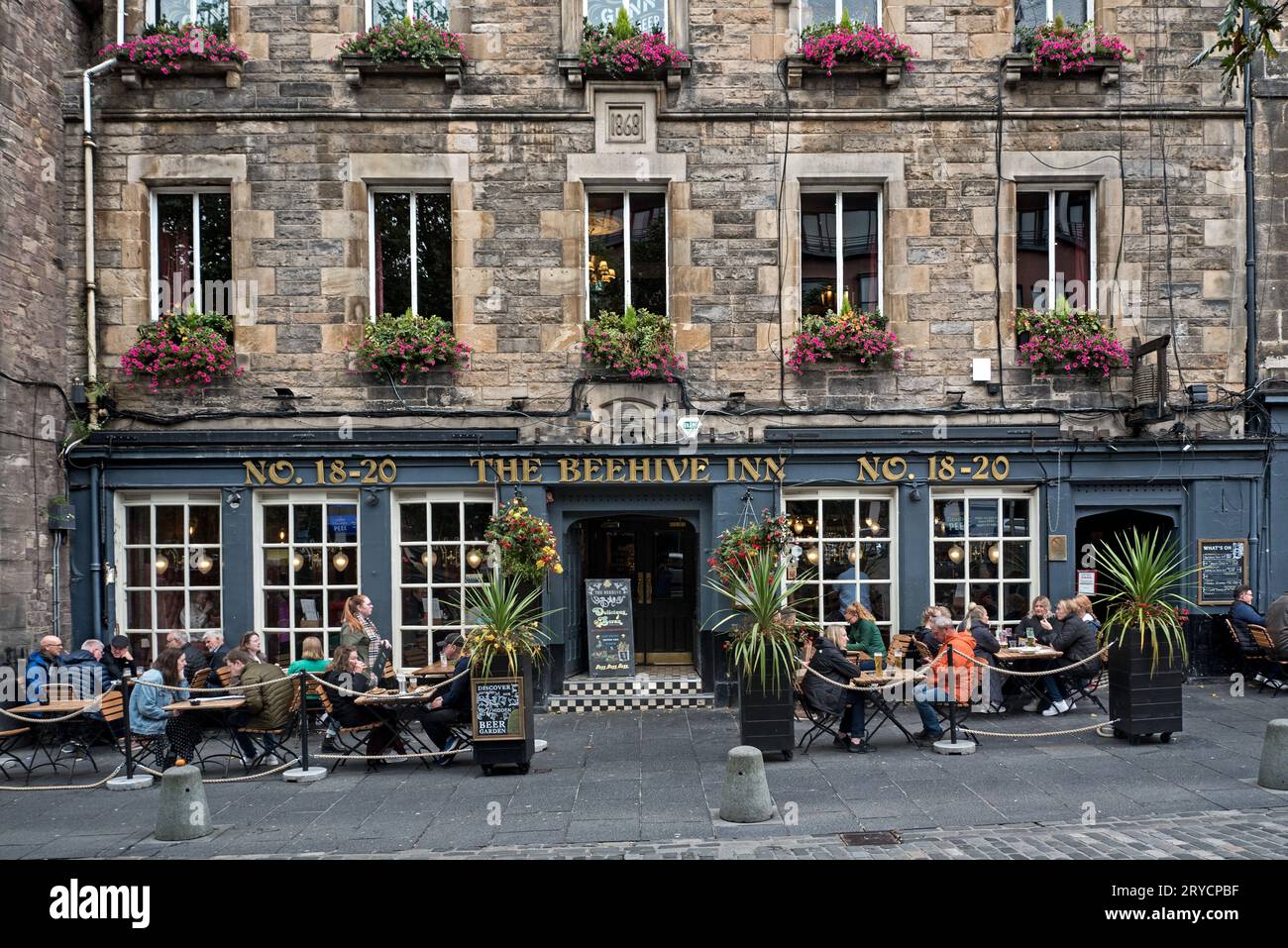 Beehive inn hi-res stock photography and images - Alamy