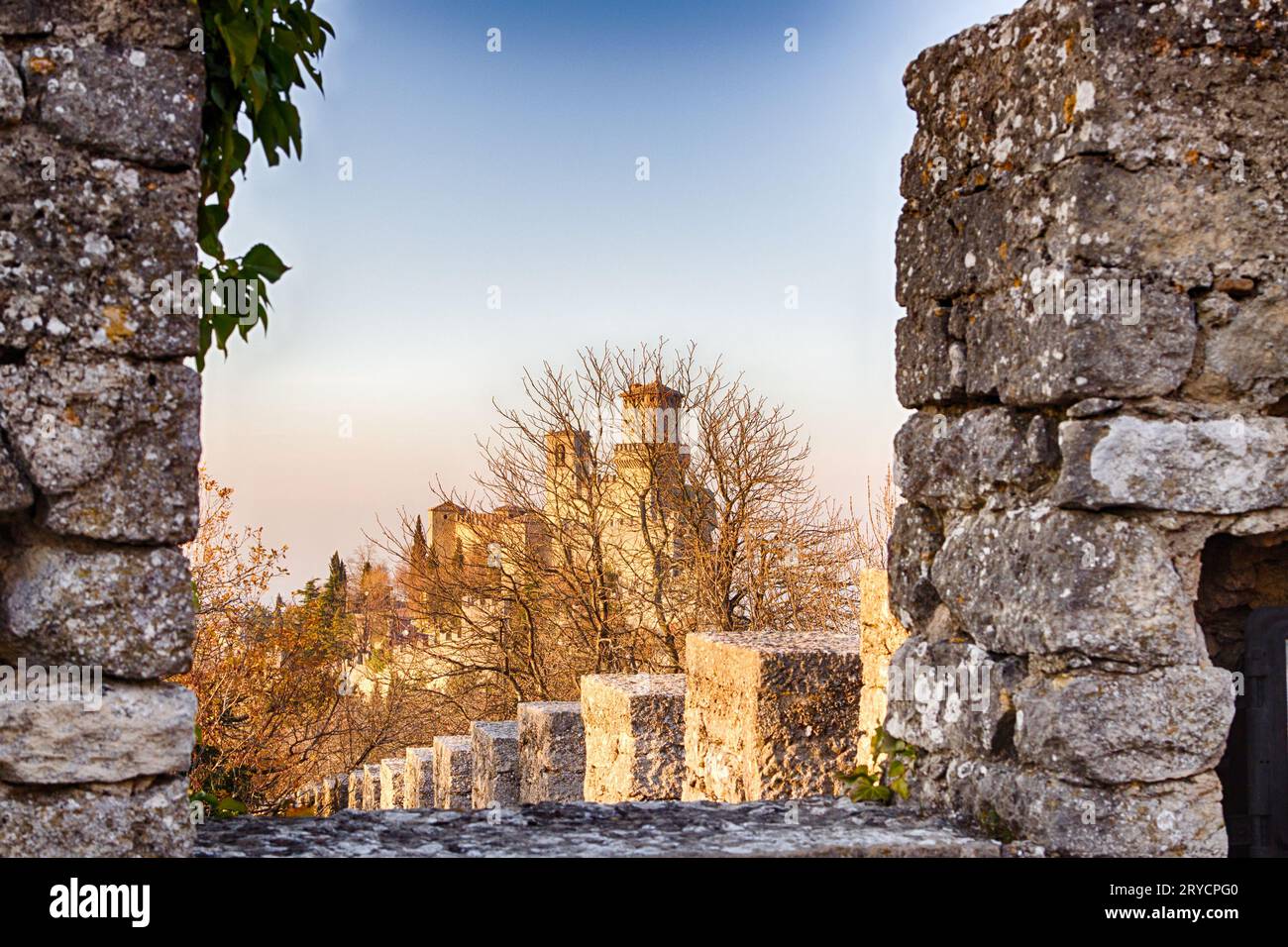 Tower behind fortification wall hi-res stock photography and images - Alamy