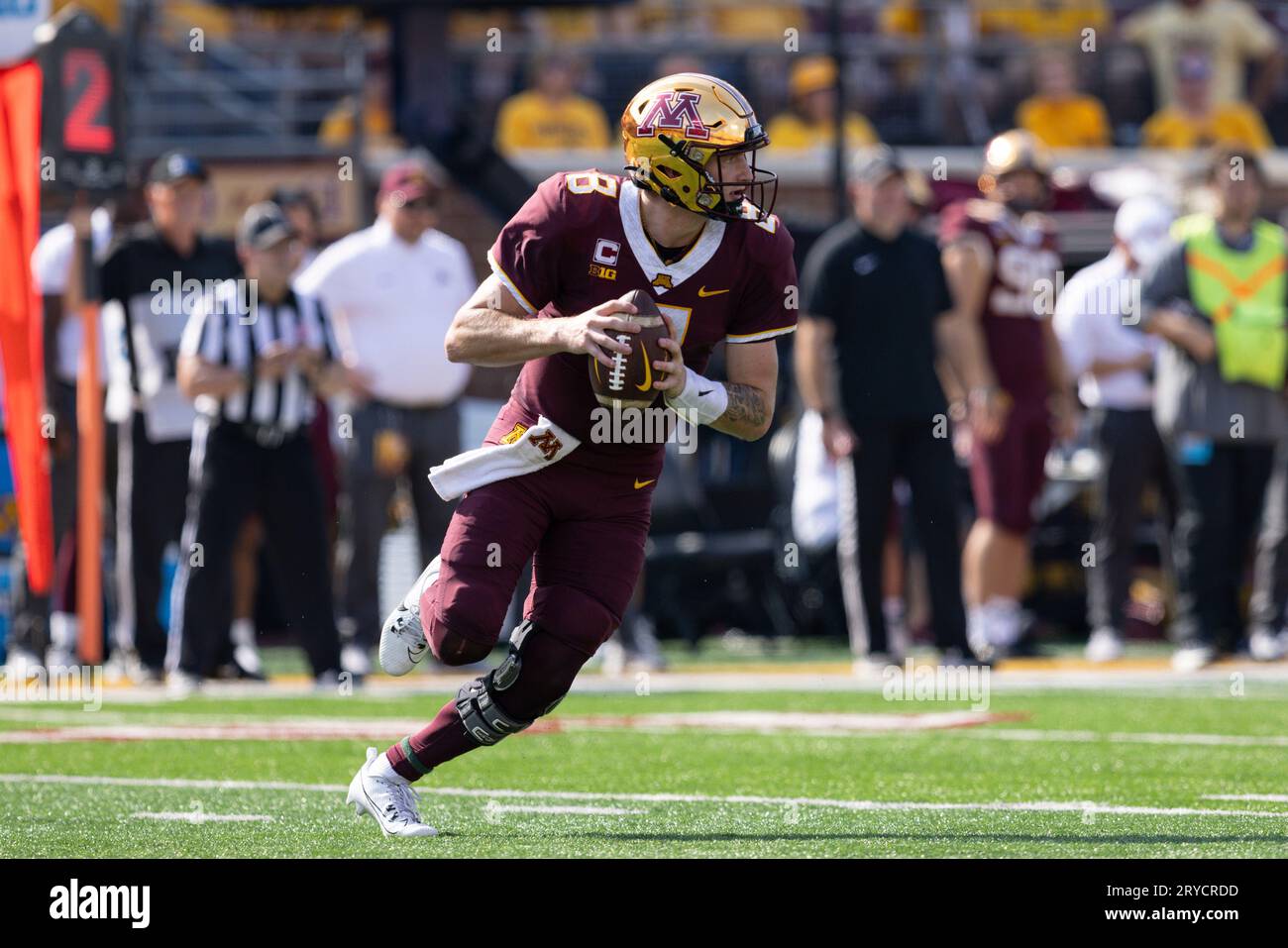 MINNEAPOLIS, MN - SEPTEMBER 30: Minnesota Golden Gophers quarterback ...