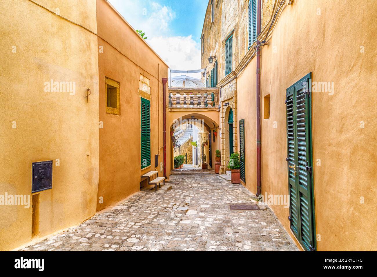 Narrow alleys in the historic center of Otranto Stock Photo - Alamy