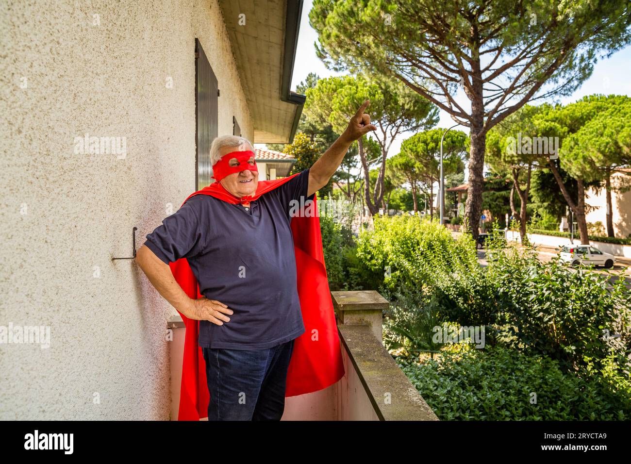 Man with red cloak hi-res stock photography and images - Alamy
