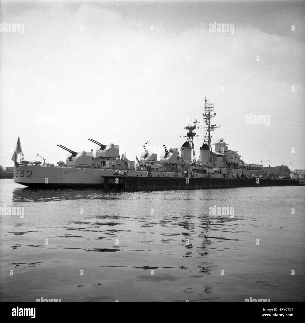 Destroyer t47class hi-res stock photography and images - Alamy