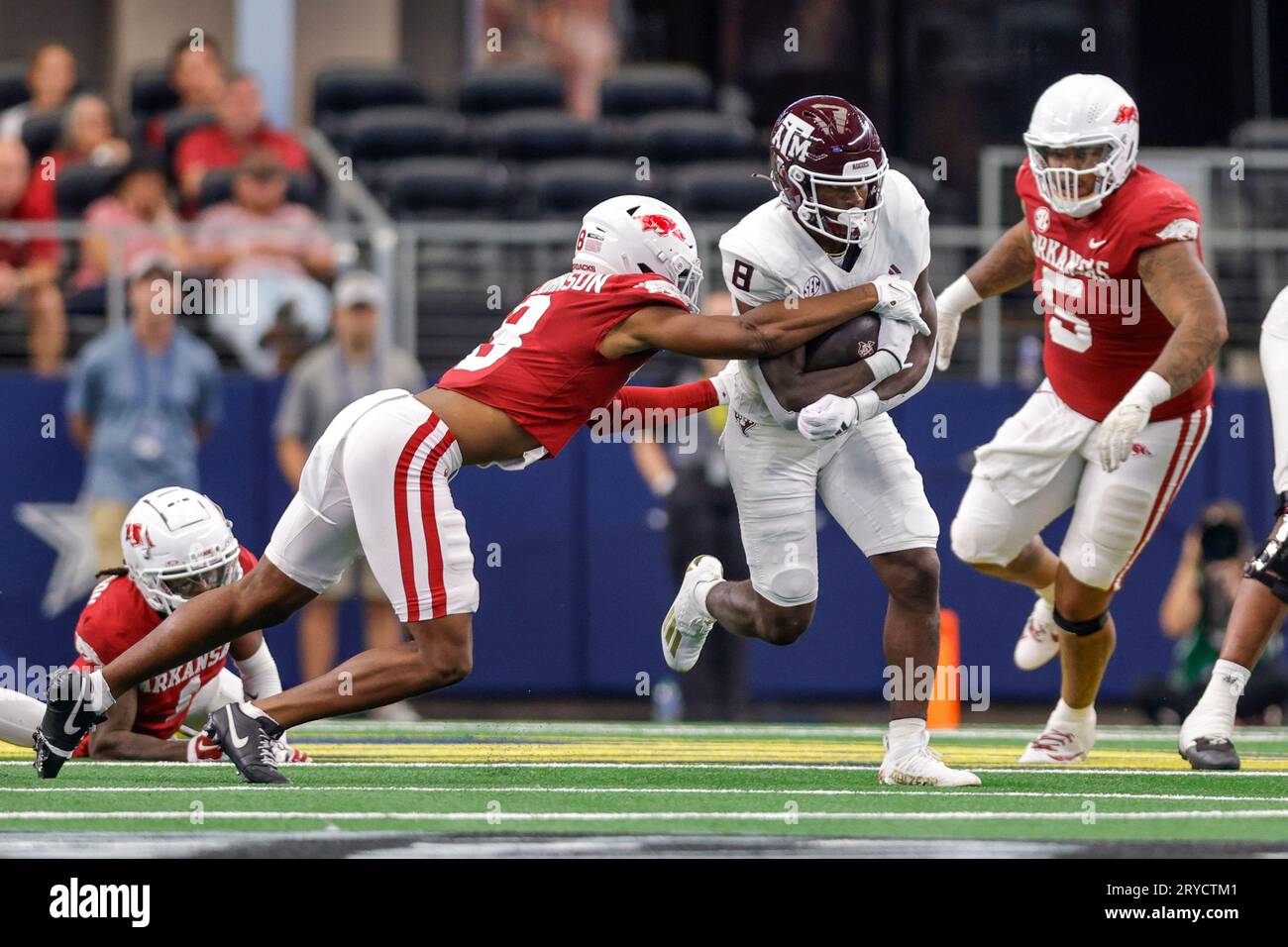 ARLINGTON, TX - SEPTEMBER 30: Texas A&M Aggies running back Le'Veon ...