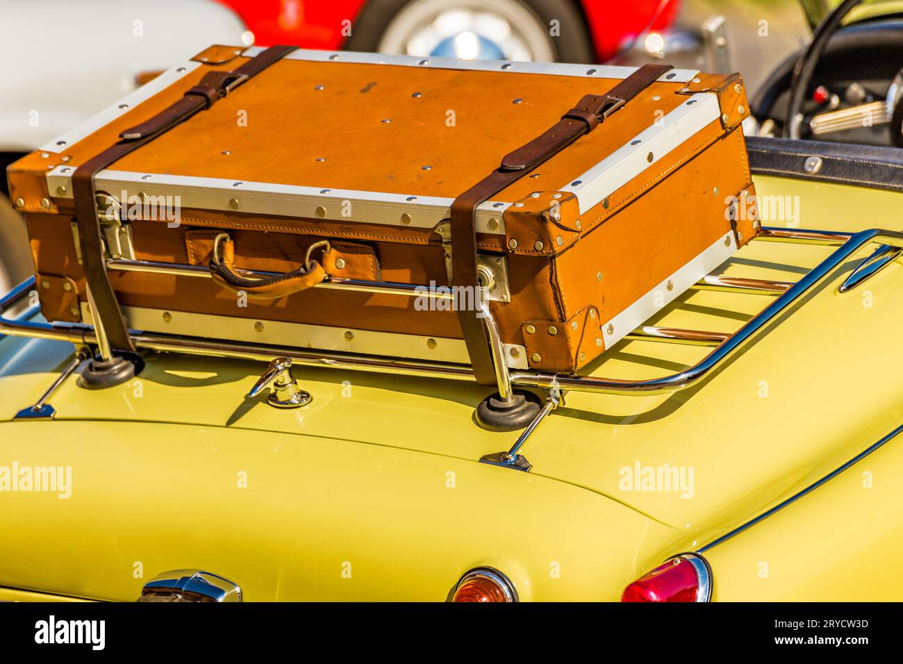 Suitcase vintage car hi-res stock photography and images - Alamy