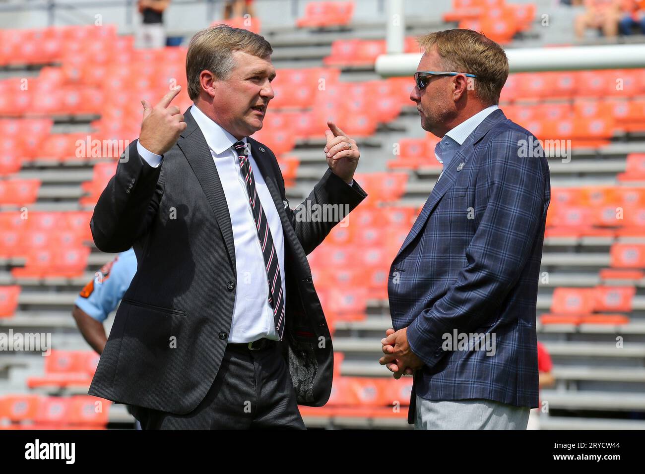Georgia head coach Kirby Smart, left, talks with Auburn football head ...
