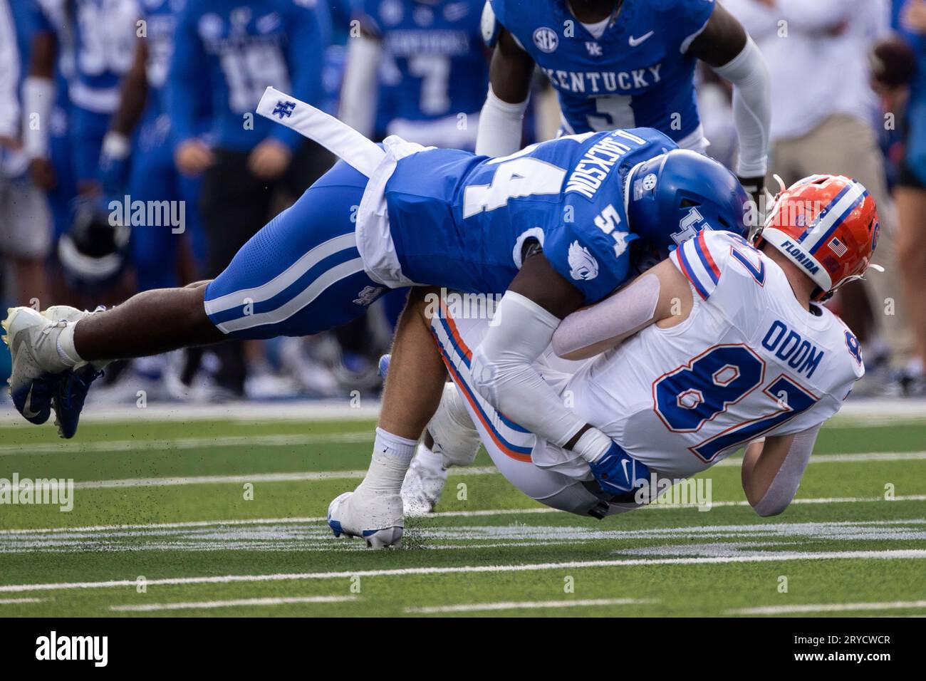Kentucky linebacker D'Eryk Jackson (54) tackles Florida tight end ...